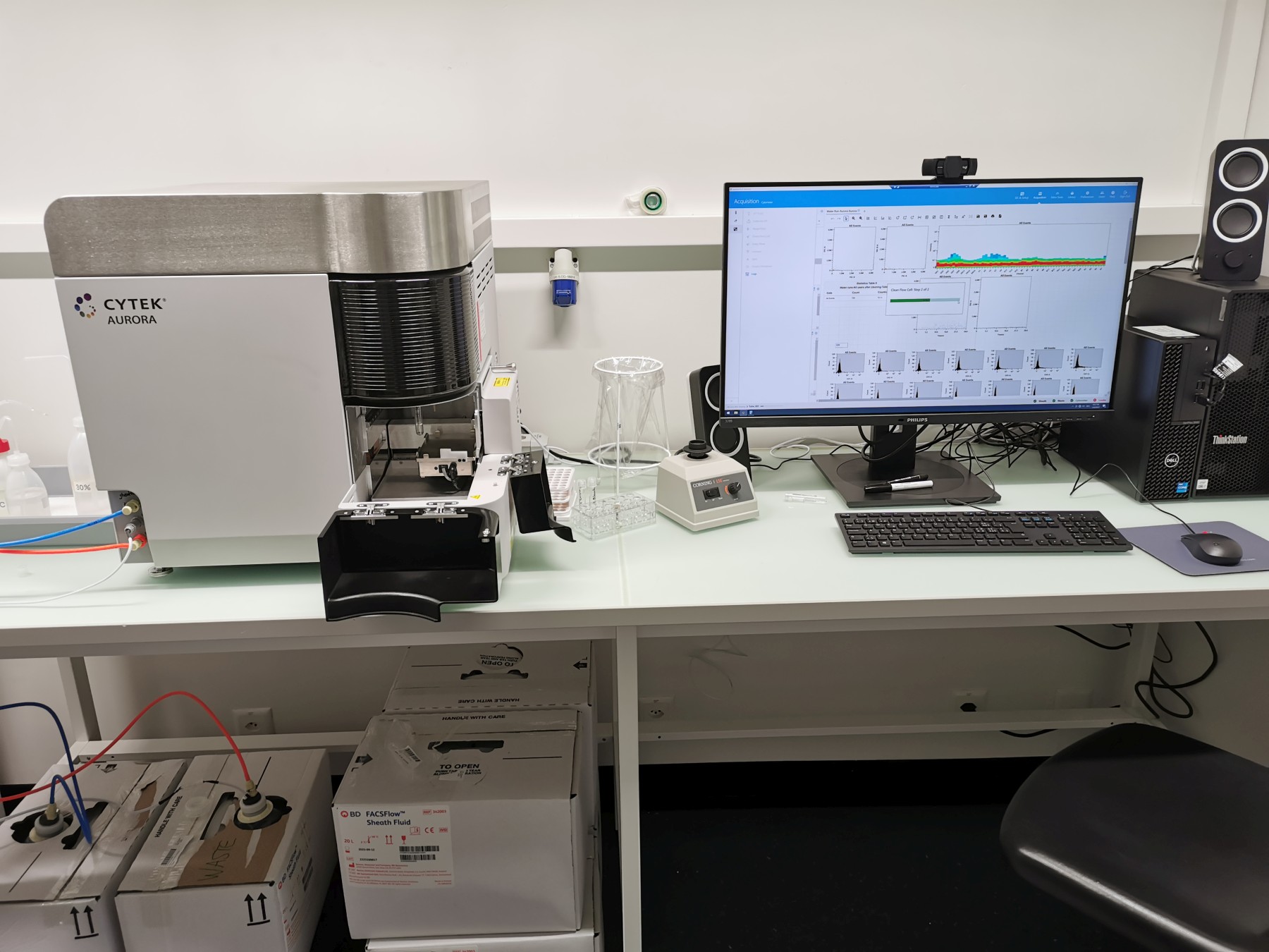 Cytek Aurora 5L - Spectral Analyzer - Schlieren | Cytometry Facility | UZH Cytek Aurora 5L - Spectral Analyzer - Schlieren | Cytometry Facility | UZH